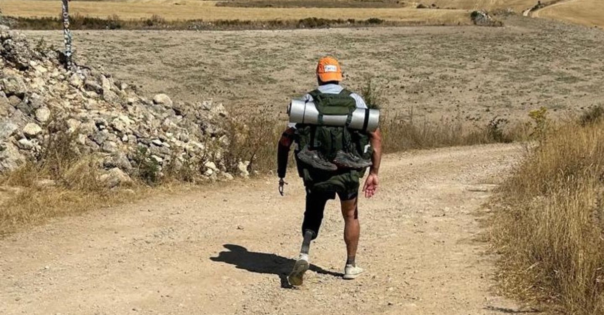 Chris Moon MBE: Amputee Runner Completes 500-Mile Camino in 14 Days ...